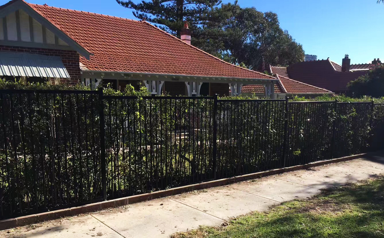 Which is better aluminum fence& stainless steel fence-Fence Depot