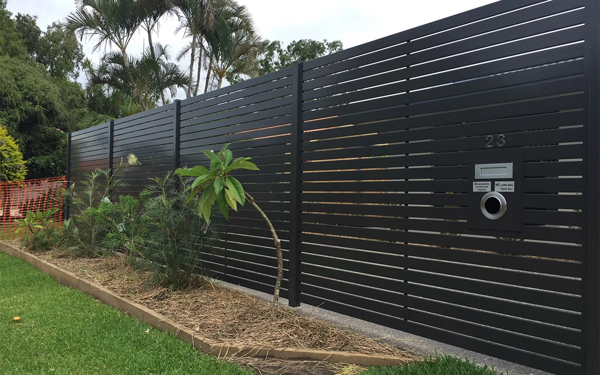 Aluminium Slat Fencing, Horizontal Aluminum Fence - Fence Depot