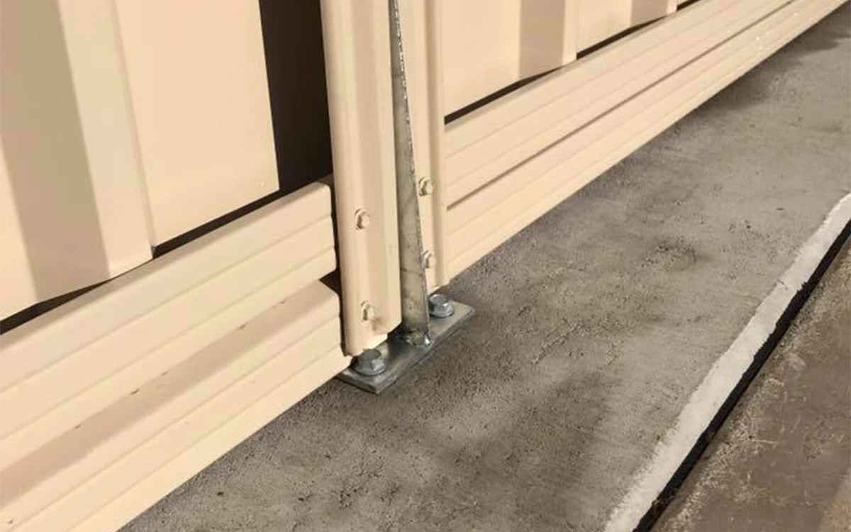 Shark Fin Post Bracket - FENCE DEPOT